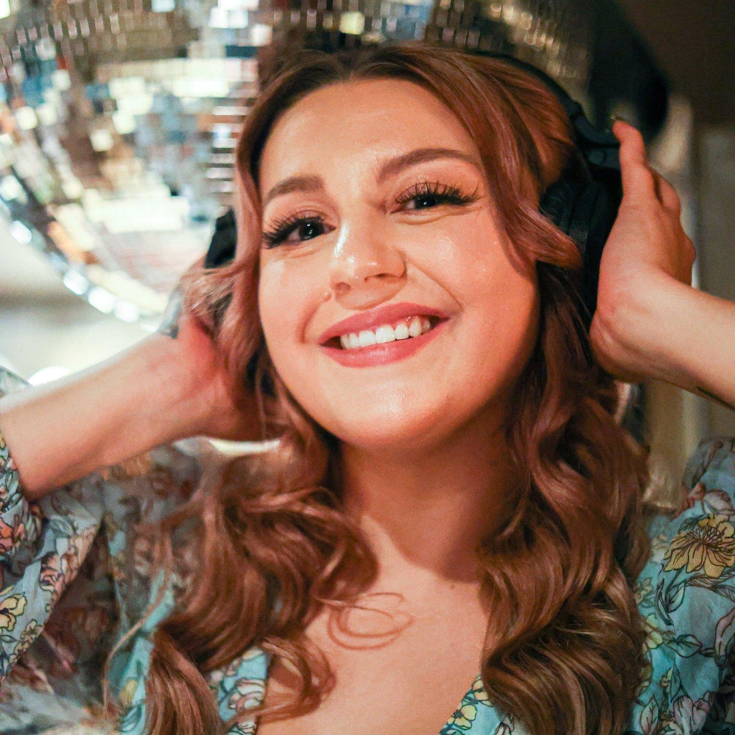 Hayley Smith-Rose Wiki, Surviving Paradise, Age, Partner, Family