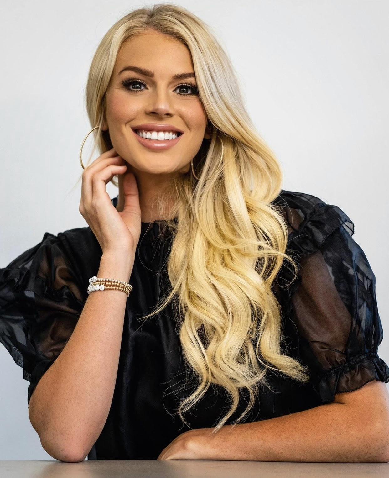 Sarah Kate Reynolds Wiki, Surviving Paradise, Partner, Family